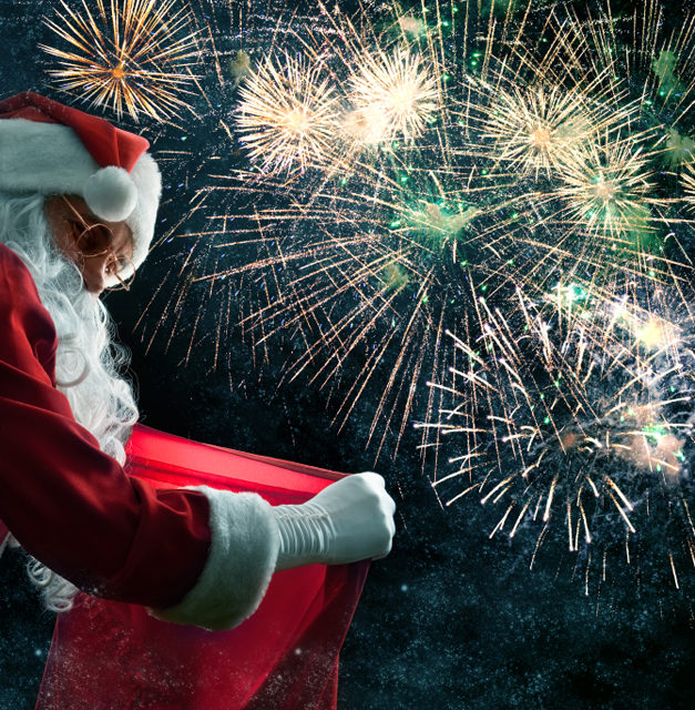 289. Santa Returns to Deer Park Town Center with Fireworks | 365Barrington