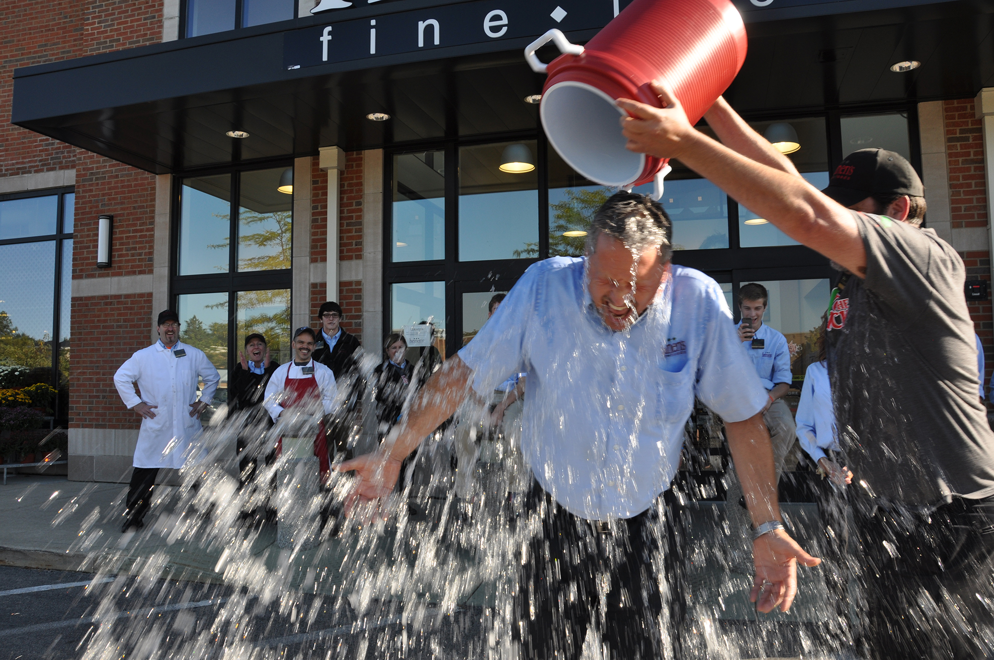256 Heinen S Grocery Cook Street Coffee Bhs Tv Take The Ice Bucket